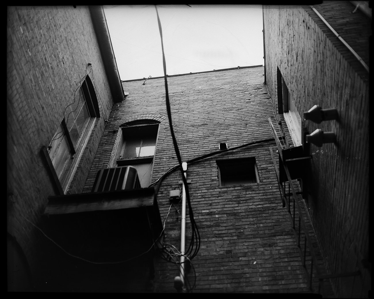 Shooting 4x5 Handheld by Patrick McBride - Japan Camera Hunter